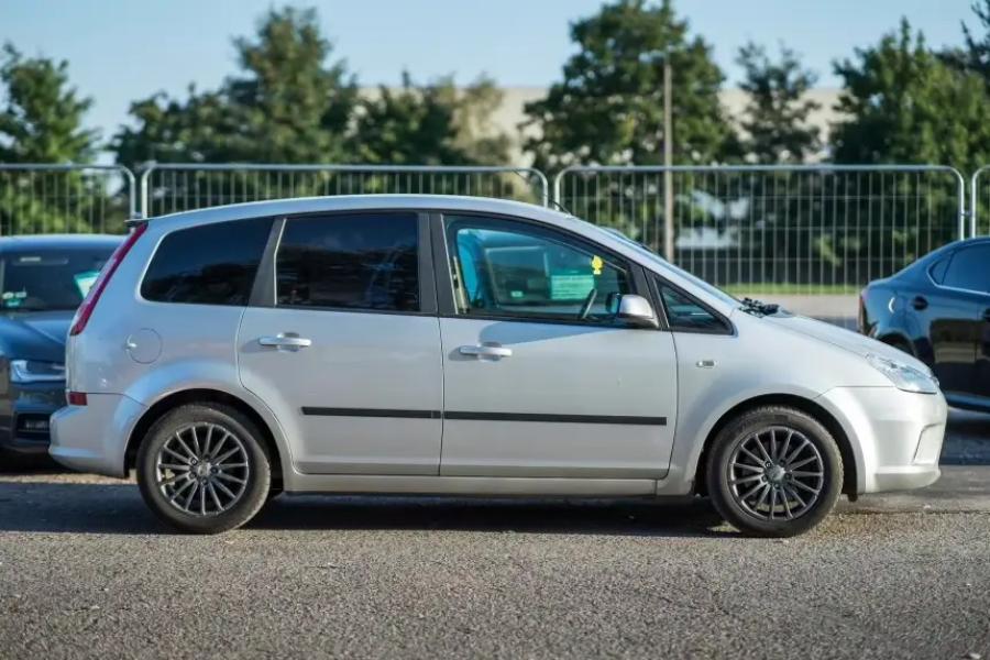 Pelēks Ford C-Max 2009 Liepāja, ar dzinēja tilpumu 1.80 L un nobraukumu 233 tūkst. km par 4150 €, foto 7 vietnē AUTOMOTO.COM.LV