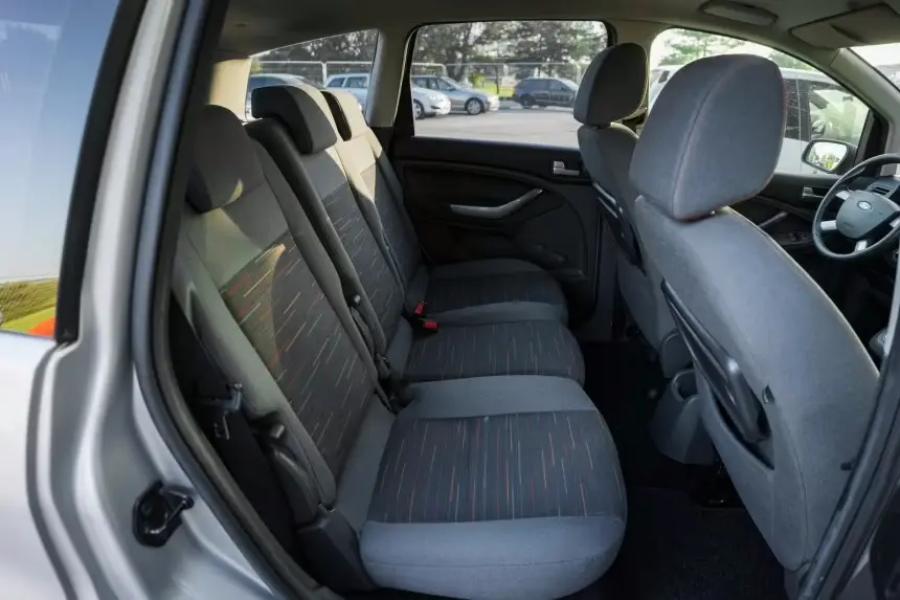 Pelēks Ford C-Max 2009 Liepāja, ar dzinēja tilpumu 1.80 L un nobraukumu 233 tūkst. km par 4150 €, foto 23 vietnē AUTOMOTO.COM.LV