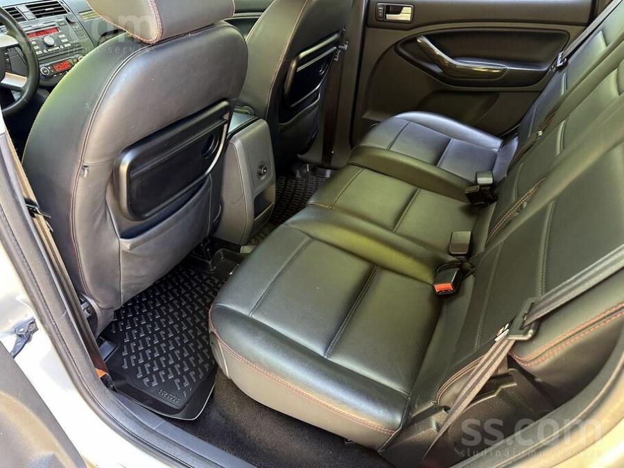Grey Ford C-Max 2010 in Riga, with an engine capacity of 1.60 L and mileage of 216 thousand km for 3300 €, photo 9 on AUTOMOTO.COM.LV