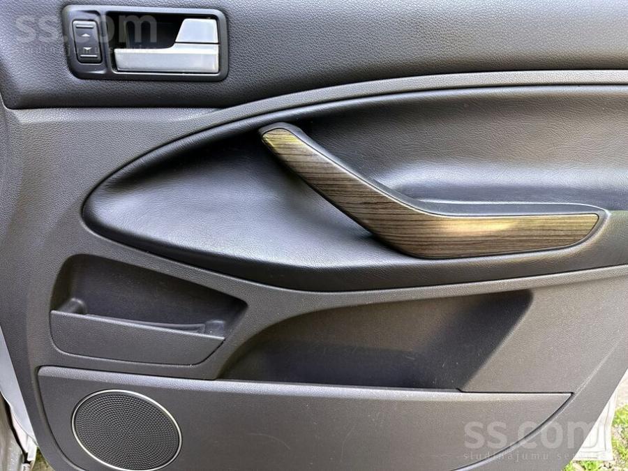 Grey Ford C-Max 2010 in Riga, with an engine capacity of 1.60 L and mileage of 216 thousand km for 3300 €, photo 16 on AUTOMOTO.COM.LV