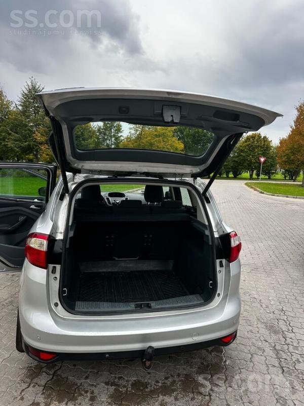 Grey Ford C-Max 2010 in Liepaja, with an engine capacity of 1.60 L and mileage of 326 thousand km for 3445 €, photo 9 on AUTOMOTO.COM.LV