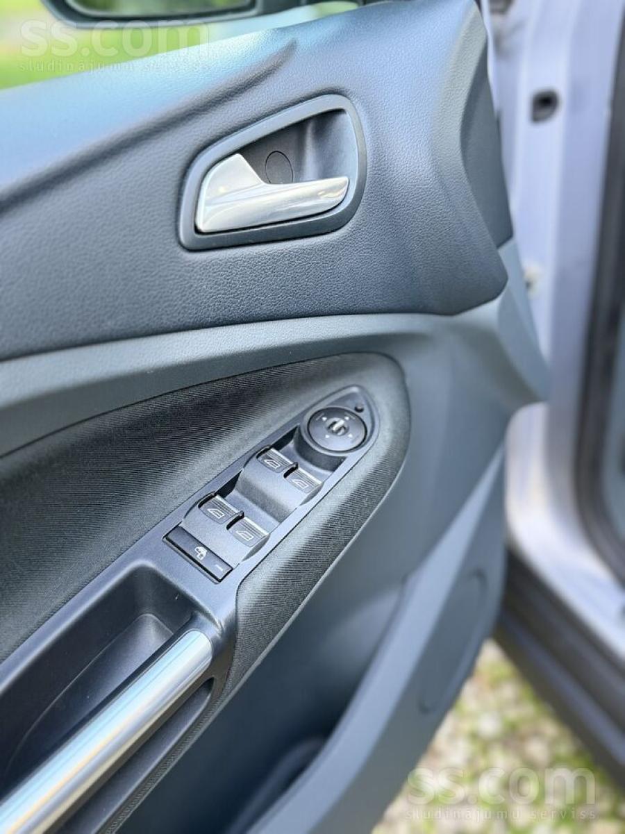 Grey Ford C-Max 2011 in Riga, with an engine capacity of 2.00 L and mileage of 245 thousand km for 3500 €, photo 10 on AUTOMOTO.COM.LV