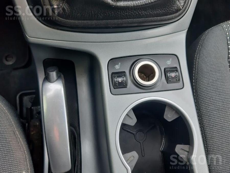 Pelēks Ford C-Max 2011 Daugavpils, ar dzinēja tilpumu 1.60 L un nobraukumu 0 tūkst. km par 3700 €, foto 20 vietnē AUTOMOTO.COM.LV