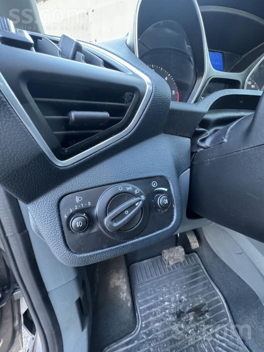Grey Ford C-Max 2012 in Bauska, with an engine capacity of 2.00 L and mileage of 272 thousand km for 4950 €, photo 17 on AUTOMOTO.COM.LV