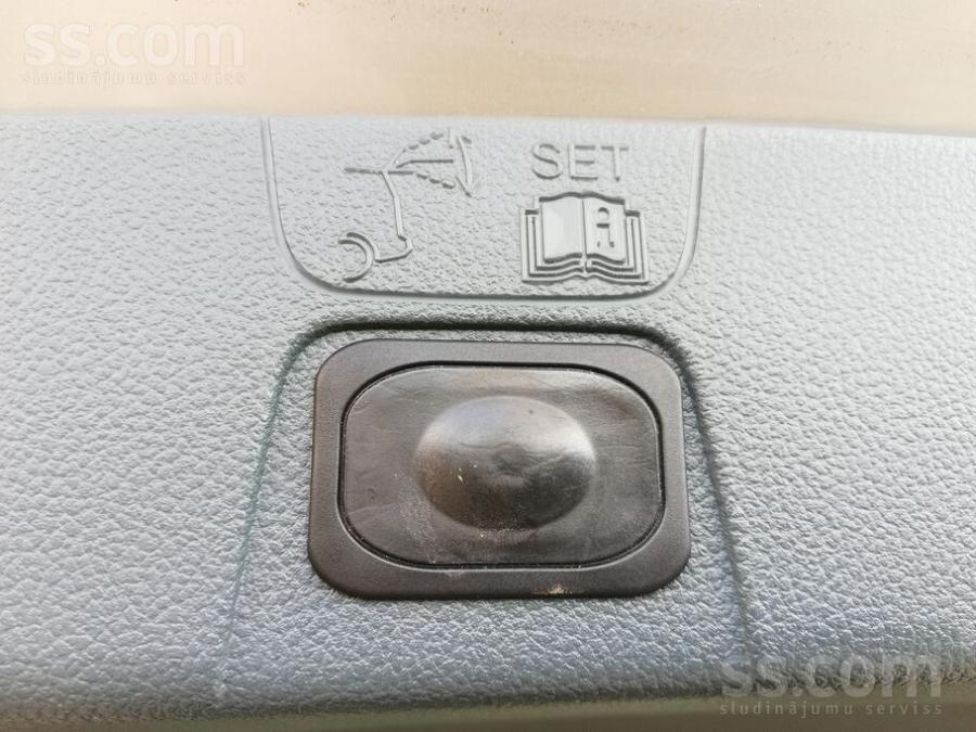 Grey Ford C-Max 2012 in Saldus, with an engine capacity of 1.60 L and mileage of 139 thousand km for 5700 €, photo 22 on AUTOMOTO.COM.LV