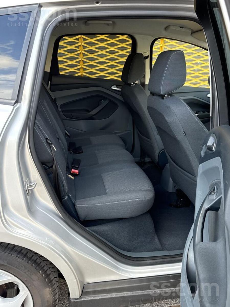 Pelēks Ford C-Max 2014 Ogre, ar dzinēja tilpumu 1.60 L un nobraukumu 71 tūkst. km par 6350 €, foto 15 vietnē AUTOMOTO.COM.LV