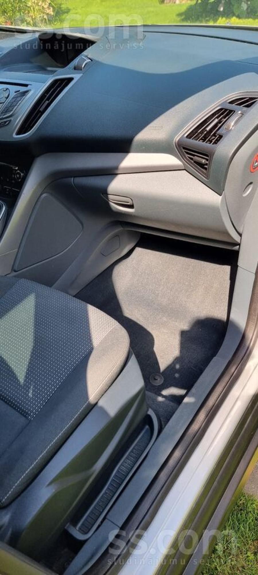 Pelēks Ford C-Max 2015 Rīga, ar dzinēja tilpumu 1.50 L un nobraukumu 285 tūkst. km par 4500 €, foto 9 vietnē AUTOMOTO.COM.LV