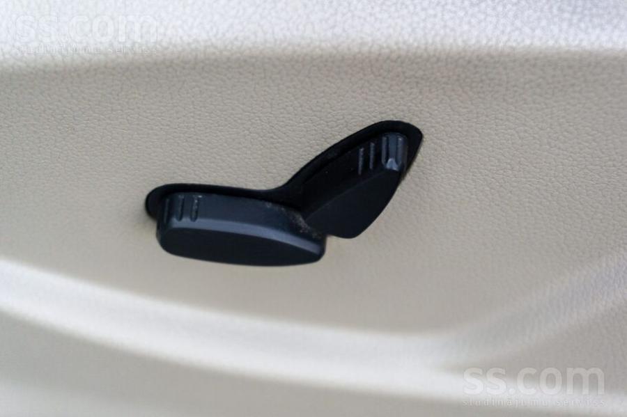 Pelēks Ford C-Max 2016 Rīga, ar dzinēja tilpumu 1.00 L un nobraukumu 206 tūkst. km par 3490 €, foto 25 vietnē AUTOMOTO.COM.LV