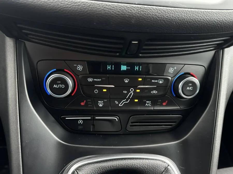 Grey Ford C-Max 2017 in Riga, with an engine capacity of 1.00 L and mileage of 130 thousand km for 6600 €, photo 16 on AUTOMOTO.COM.LV