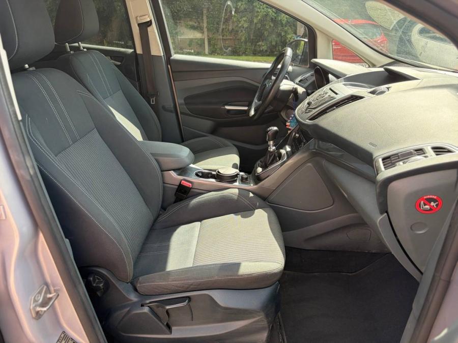 Pelēks Ford C-Max 2013 Narva, ar dzinēja tilpumu 1.00 L un nobraukumu 112 tūkst. km par 1999 €, foto 15 vietnē AUTOMOTO.COM.LV