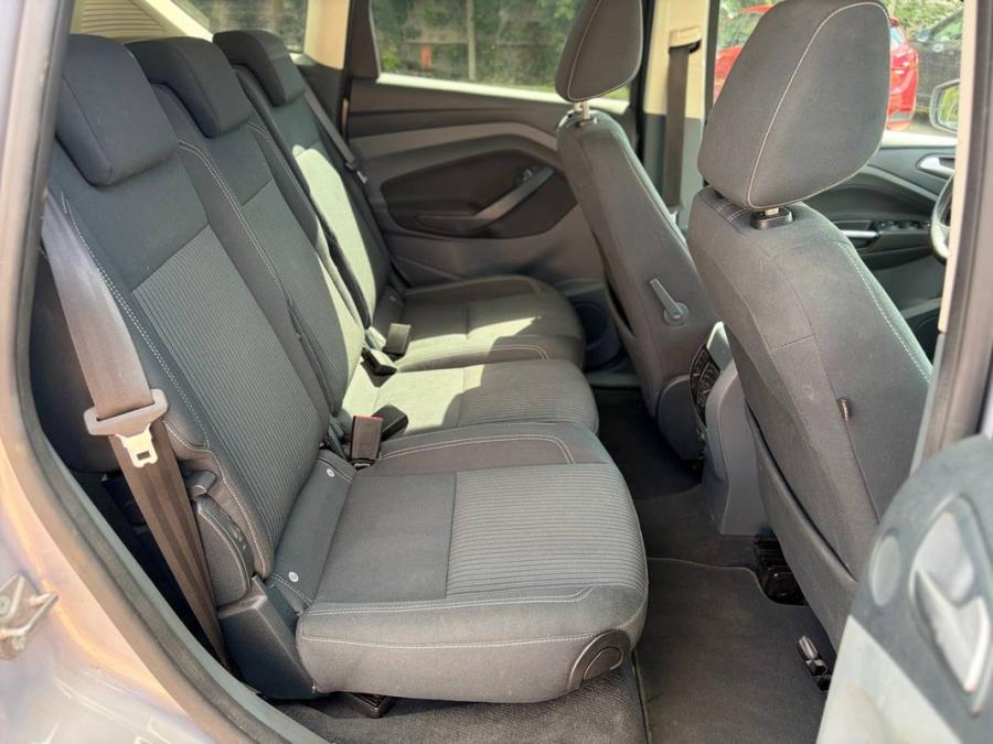 Pelēks Ford C-Max 2013 Narva, ar dzinēja tilpumu 1.00 L un nobraukumu 112 tūkst. km par 1999 €, foto 17 vietnē AUTOMOTO.COM.LV