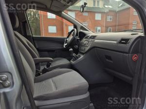 Grey Ford C-Max 2004 in Riga, with an engine capacity of 1.60 L and mileage of 290 thousand km for 950 €, photo 7 on AUTOMOTO.COM.LV