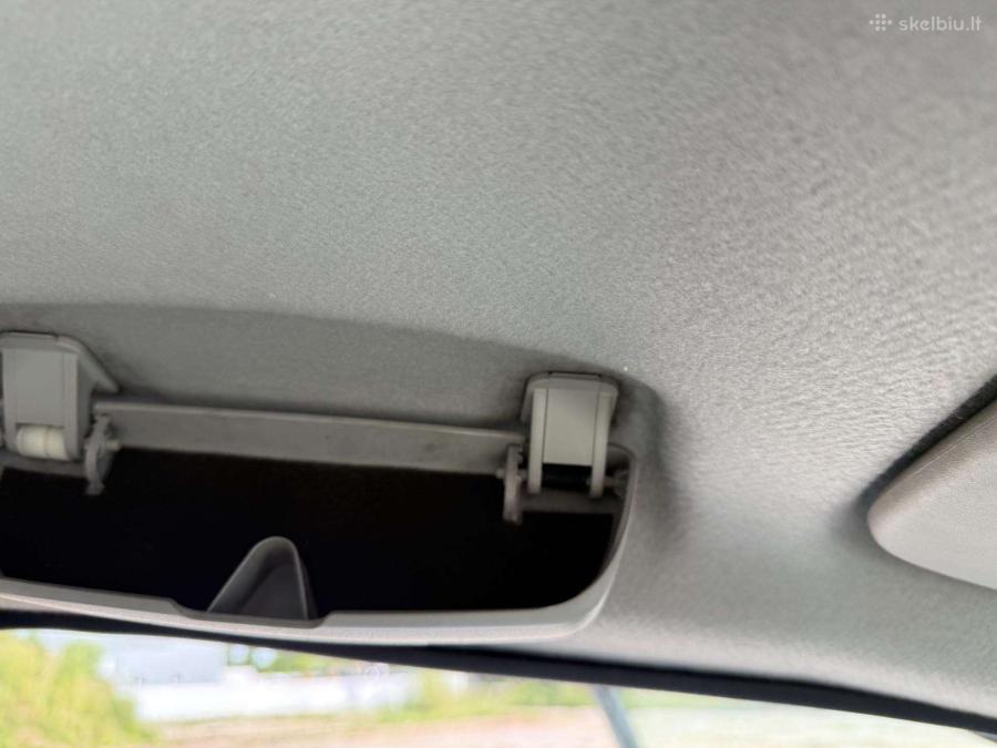 Grey Ford C-Max 2004 in Panevezys, with an engine capacity of 2.00 L and mileage of 365 thousand km for 950 €, photo 13 on AUTOMOTO.COM.LV