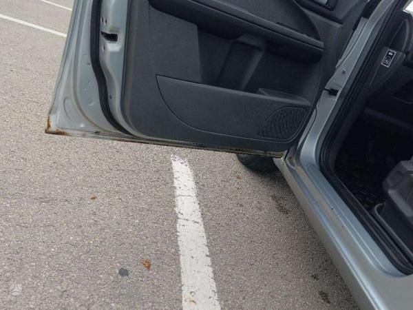 Grey Ford C-Max 2004 in Siauliai, with an engine capacity of 1.80 L and mileage of 177 thousand km for 1300 €, photo 6 on AUTOMOTO.COM.LV