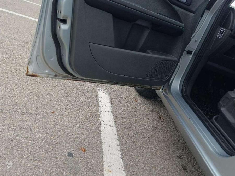 Pelēks Ford C-Max 2004 Šauļi, ar dzinēja tilpumu 1.80 L un nobraukumu 177 tūkst. km par 1300 €, foto 7 vietnē AUTOMOTO.COM.LV