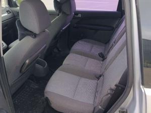 Pelēks Ford C-Max 2004 Šauļi, ar dzinēja tilpumu 1.80 L un nobraukumu 177 tūkst. km par 1300 €, foto 12 vietnē AUTOMOTO.COM.LV