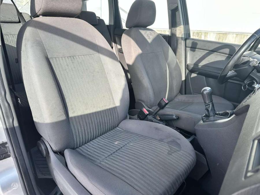 Pelēks Ford C-Max 2005 Viļņa, ar dzinēja tilpumu 1.56 L un nobraukumu 240 tūkst. km par 799 €, foto 12 vietnē AUTOMOTO.COM.LV