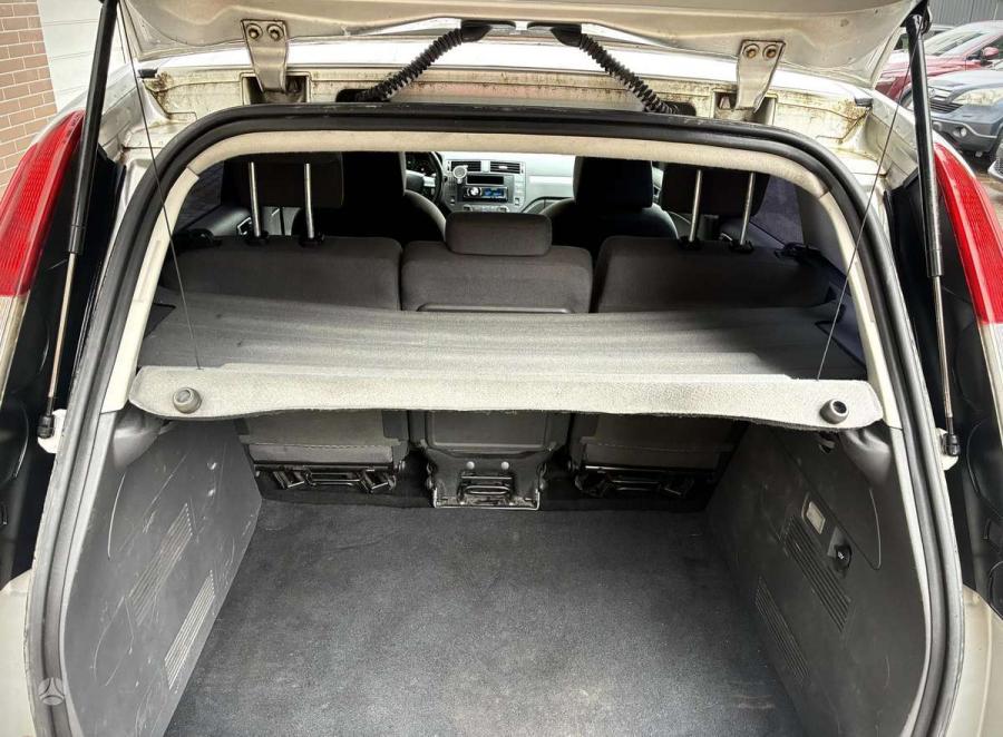 Grey Ford C-Max 2005 in Vilnius, with an engine capacity of 2.00 L and mileage of 356 thousand km for 1330 €, photo 13 on AUTOMOTO.COM.LV