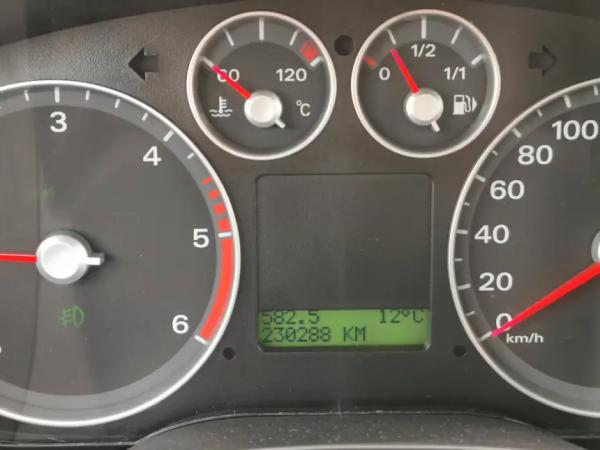Grey Ford C-Max 2006 in Kuldiga, with an engine capacity of 2.00 L and mileage of 230 thousand km for 2250 €, photo 9 on AUTOMOTO.COM.LV