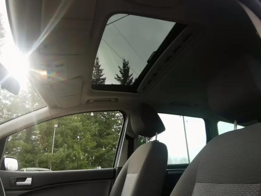 Pelēks Ford C-Max 2006 Kuldīga, ar dzinēja tilpumu 2.00 L un nobraukumu 230 tūkst. km par 2250 €, foto 14 vietnē AUTOMOTO.COM.LV