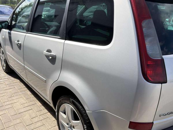 Grey Ford C-Max 2006 in Vilnius, with an engine capacity of 1.60 L and mileage of 264 thousand km for 1350 €, photo 9 on AUTOMOTO.COM.LV