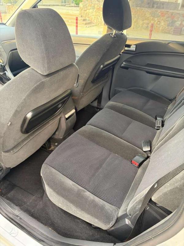 Pelēks Ford C-Max 2006 Viļņa, ar dzinēja tilpumu 1.56 L un nobraukumu 261 tūkst. km par 1100 €, foto 8 vietnē AUTOMOTO.COM.LV