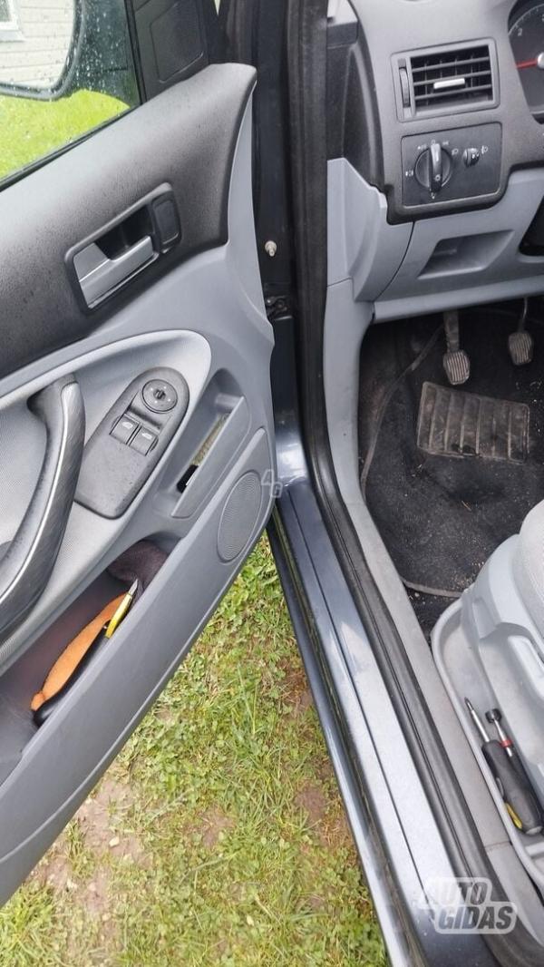 Pelēks Ford C-Max 2007 Marijampole, ar dzinēja tilpumu 1.60 L un nobraukumu 379 tūkst. km par 1500 €, foto 8 vietnē AUTOMOTO.COM.LV