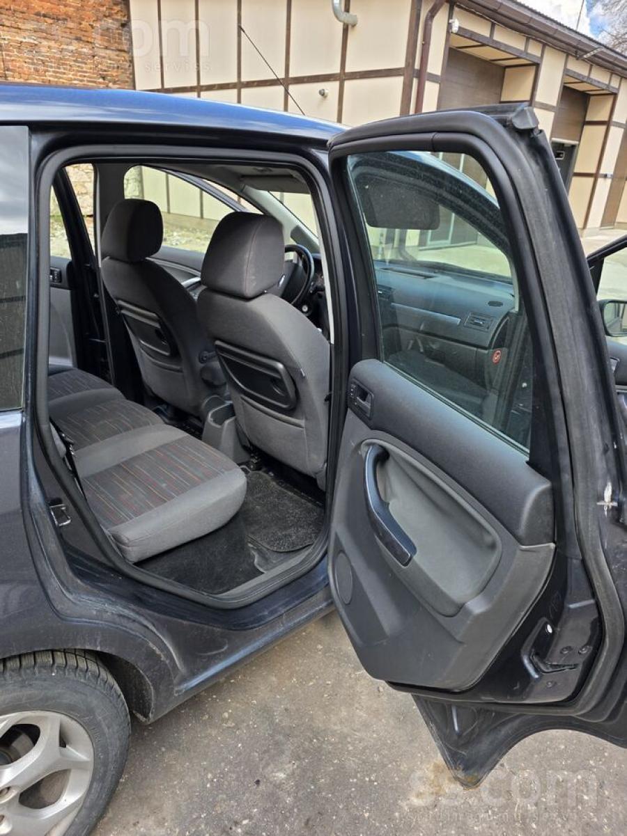 Pelēks Ford C-Max 2007 Daugavpils, ar dzinēja tilpumu 1.60 L un nobraukumu 250 tūkst. km par 1200 €, foto 8 vietnē AUTOMOTO.COM.LV