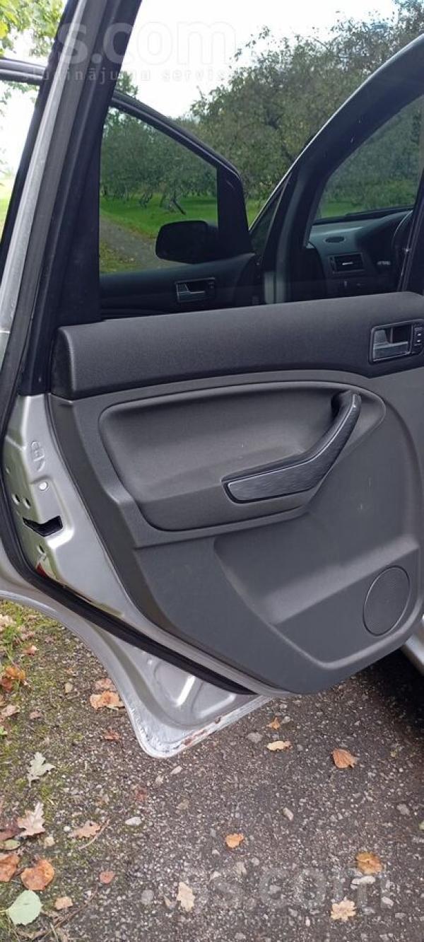 Grey Ford C-Max 2007 in Dobele, with an engine capacity of 1.60 L and mileage of 245 thousand km for 1950 €, photo 6 on AUTOMOTO.COM.LV