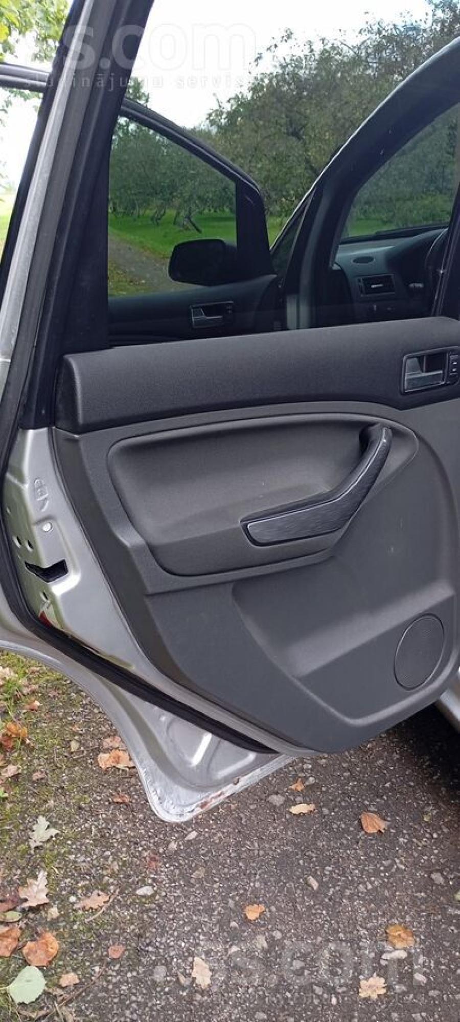 Grey Ford C-Max 2007 in Dobele, with an engine capacity of 1.60 L and mileage of 245 thousand km for 1950 €, photo 6 on AUTOMOTO.COM.LV