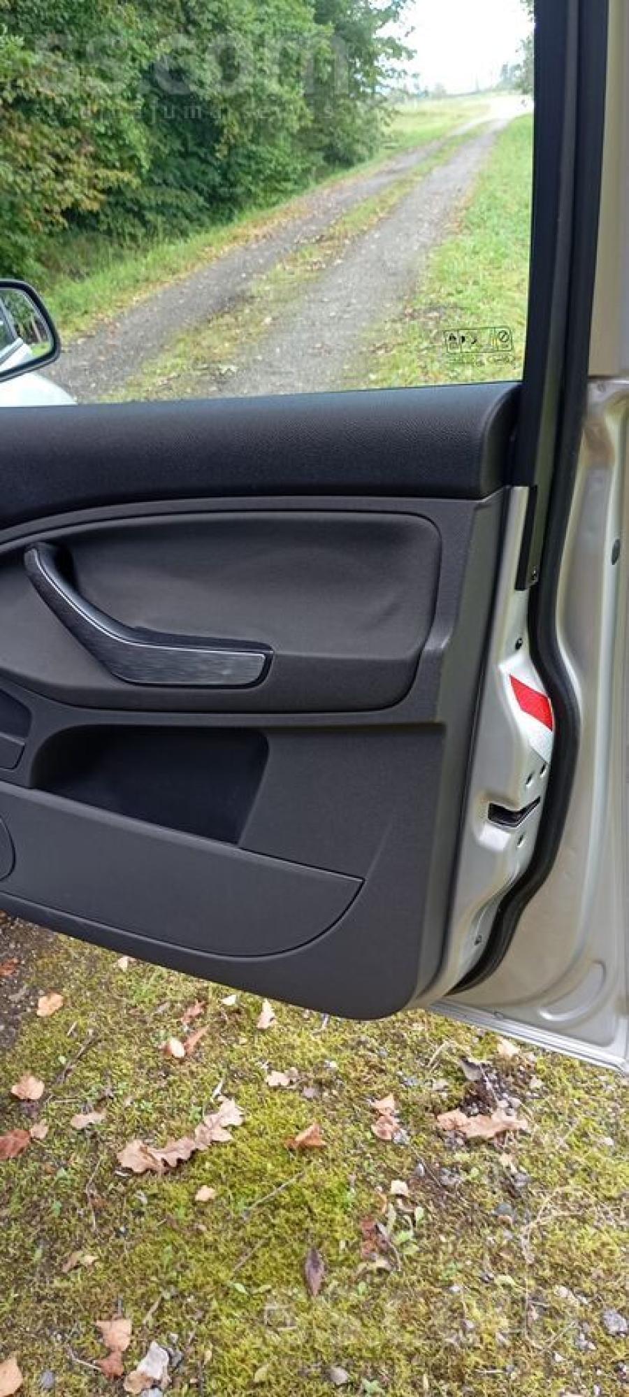 Grey Ford C-Max 2007 in Dobele, with an engine capacity of 1.60 L and mileage of 245 thousand km for 1950 €, photo 7 on AUTOMOTO.COM.LV