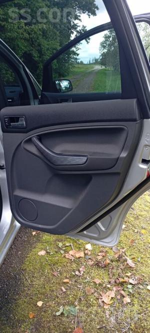 Grey Ford C-Max 2007 in Dobele, with an engine capacity of 1.60 L and mileage of 245 thousand km for 1950 €, photo 9 on AUTOMOTO.COM.LV