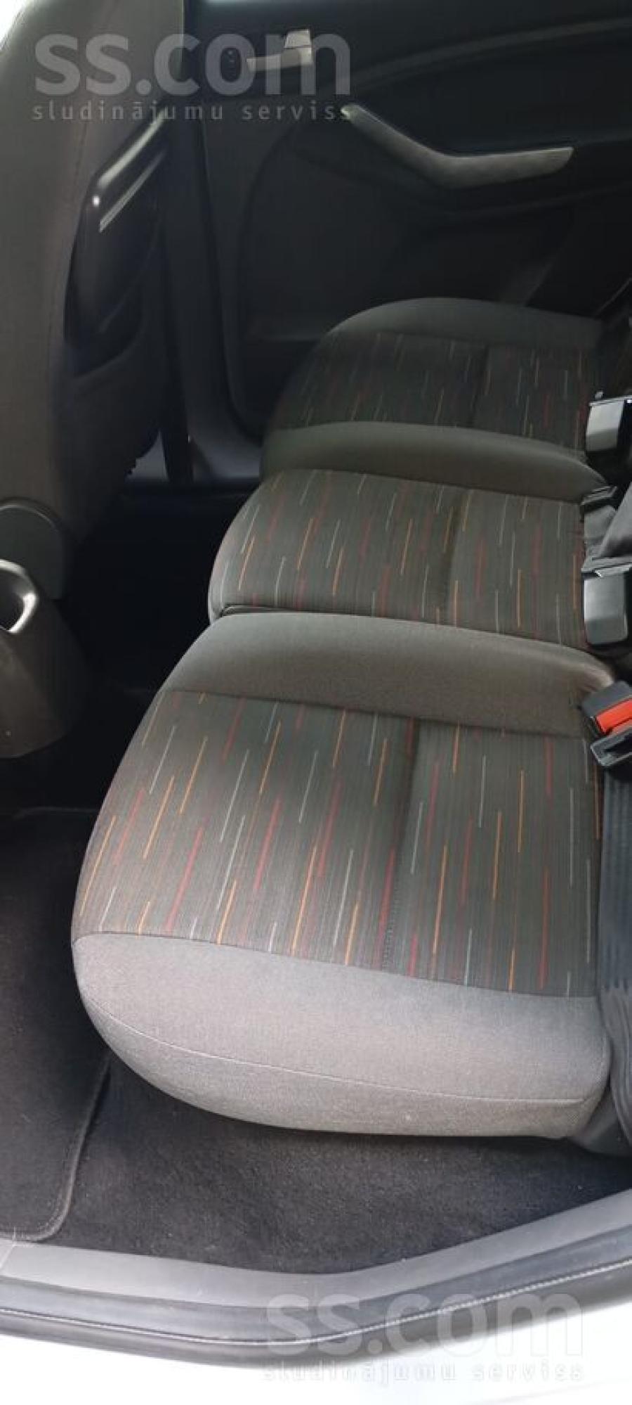 Grey Ford C-Max 2007 in Dobele, with an engine capacity of 1.60 L and mileage of 245 thousand km for 1950 €, photo 14 on AUTOMOTO.COM.LV