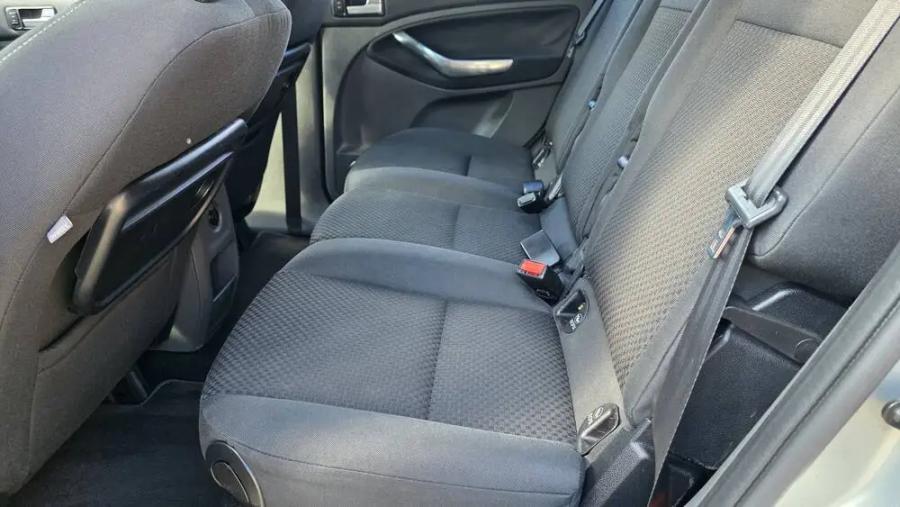 Grey Ford C-Max 2008 in Riga, with an engine capacity of 1.80 L and mileage of 208 thousand km for 3950 €, photo 16 on AUTOMOTO.COM.LV