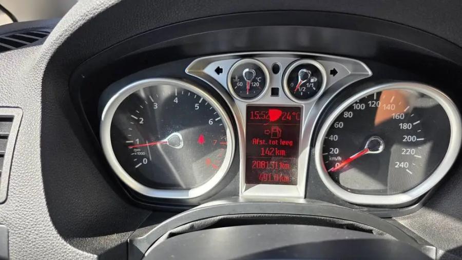 Grey Ford C-Max 2008 in Riga, with an engine capacity of 1.80 L and mileage of 208 thousand km for 3950 €, photo 22 on AUTOMOTO.COM.LV