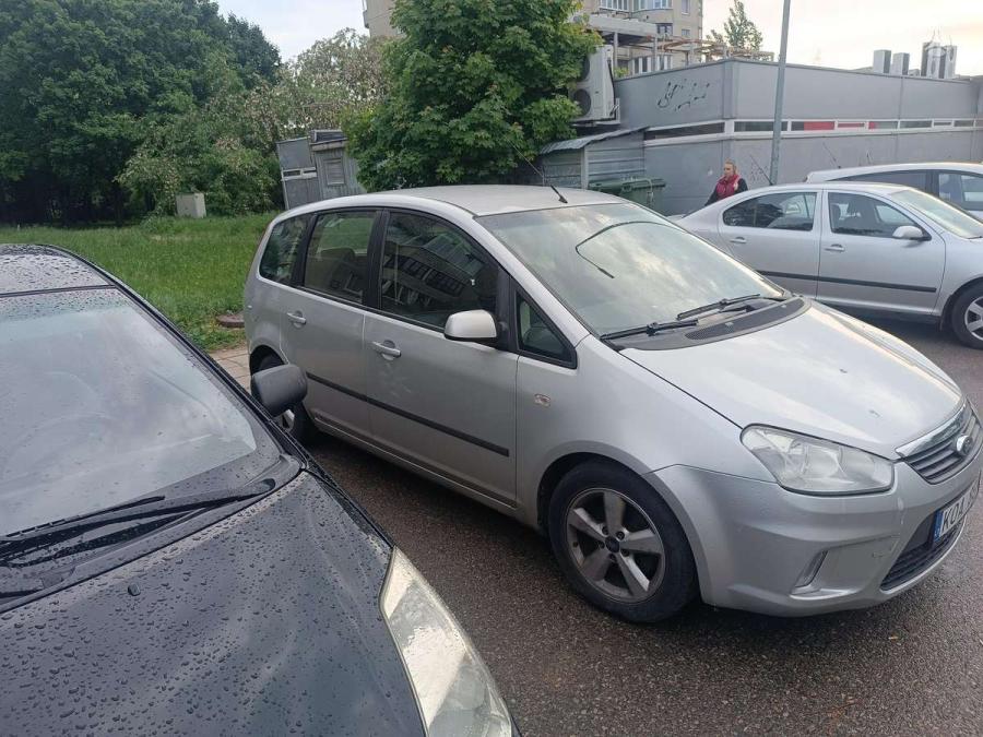 Grey Ford C-Max 2008 in Vilnius, with an engine capacity of 1.56 L and mileage of 331 thousand km for 1200 €, photo 4 on AUTOMOTO.COM.LV