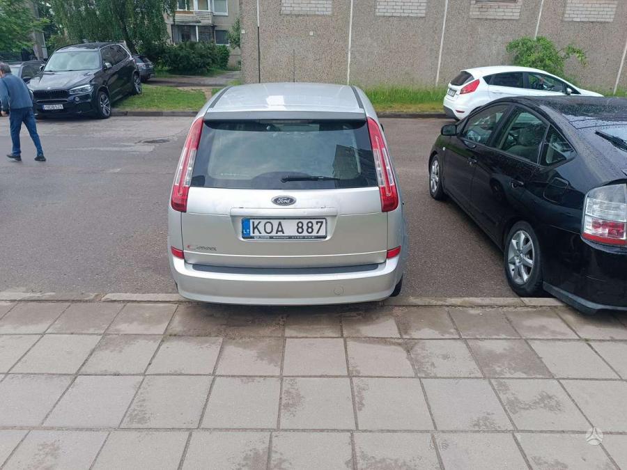 Grey Ford C-Max 2008 in Vilnius, with an engine capacity of 1.56 L and mileage of 331 thousand km for 1200 €, photo 5 on AUTOMOTO.COM.LV