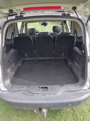 Grey Ford C-Max 2008 in Siauliai, with an engine capacity of 1.75 L and mileage of 343 thousand km for 1800 €, photo 3 on AUTOMOTO.COM.LV
