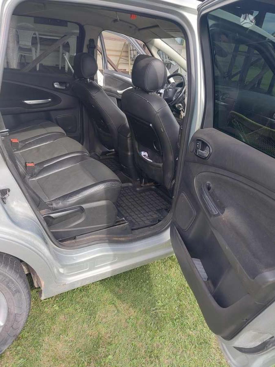 Grey Ford C-Max 2008 in Siauliai, with an engine capacity of 1.75 L and mileage of 343 thousand km for 1800 €, photo 6 on AUTOMOTO.COM.LV