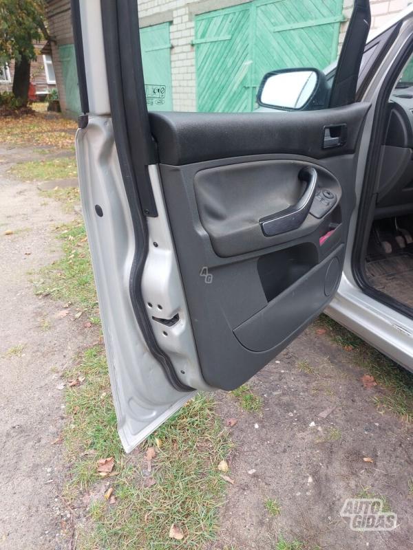 Pelēks Ford C-Max 2008 Radviliškis, ar dzinēja tilpumu 1.80 L un nobraukumu 281 tūkst. km par 1150 €, foto 11 vietnē AUTOMOTO.COM.LV
