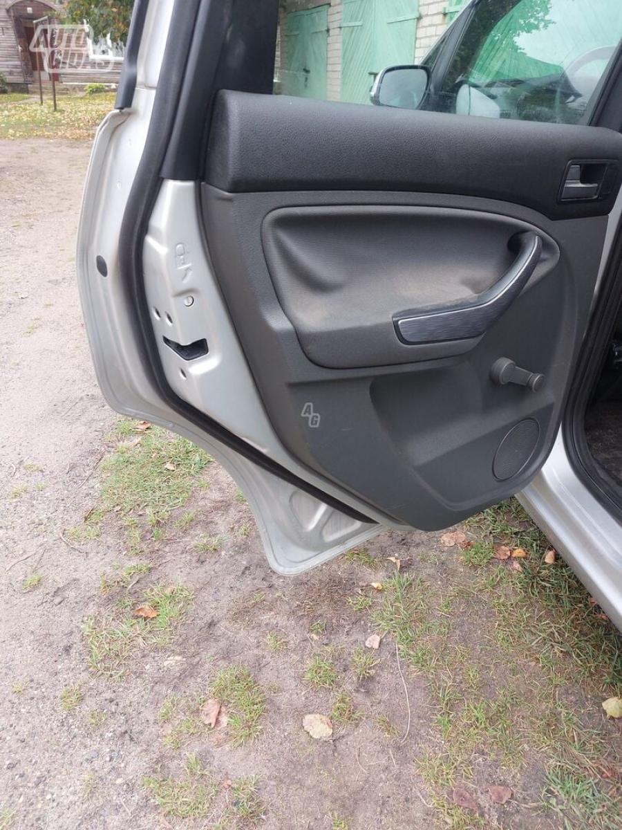 Grey Ford C-Max 2008 in Radviliskis, with an engine capacity of 1.80 L and mileage of 281 thousand km for 1150 €, photo 13 on AUTOMOTO.COM.LV