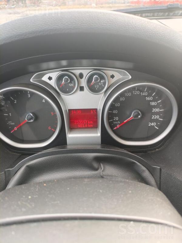 Pelēks Ford C-Max 2010 Liepāja, ar dzinēja tilpumu 1.80 L un nobraukumu 252 tūkst. km par 2710 €, foto 3 vietnē AUTOMOTO.COM.LV