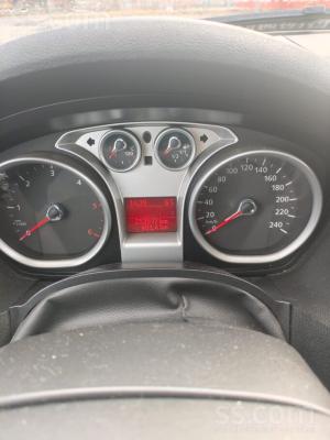 Grey Ford C-Max 2010 in Liepaja, with an engine capacity of 1.80 L and mileage of 252 thousand km for 2710 €, photo 4 on AUTOMOTO.COM.LV