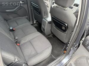 Pelēks Ford C-Max 2010 Jelgava, ar dzinēja tilpumu 1.80 L un nobraukumu 298 tūkst. km par 2600 €, foto 12 vietnē AUTOMOTO.COM.LV