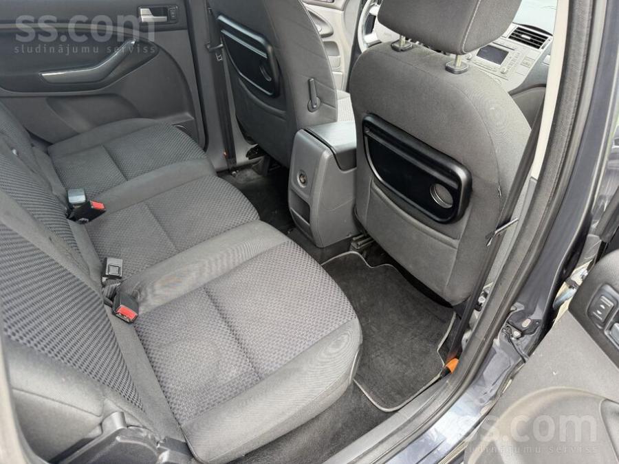Pelēks Ford C-Max 2010 Jelgava, ar dzinēja tilpumu 1.80 L un nobraukumu 298 tūkst. km par 2600 €, foto 12 vietnē AUTOMOTO.COM.LV