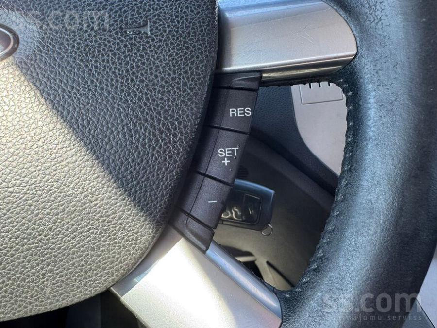 Grey Ford C-Max 2010 in Riga, with an engine capacity of 1.60 L and mileage of 0 thousand km for 1999 €, photo 13 on AUTOMOTO.COM.LV
