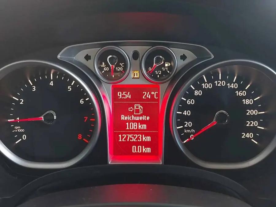 Pelēks Ford C-Max 2010 Limbaži, ar dzinēja tilpumu 1.80 L un nobraukumu 128 tūkst. km par 3950 €, foto 11 vietnē AUTOMOTO.COM.LV