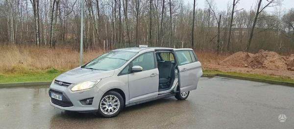 Grey Ford C-Max 2011 in Utena, with an engine capacity of 1.56 L and mileage of 301 thousand km for 3200 €, photo 4 on AUTOMOTO.COM.LV