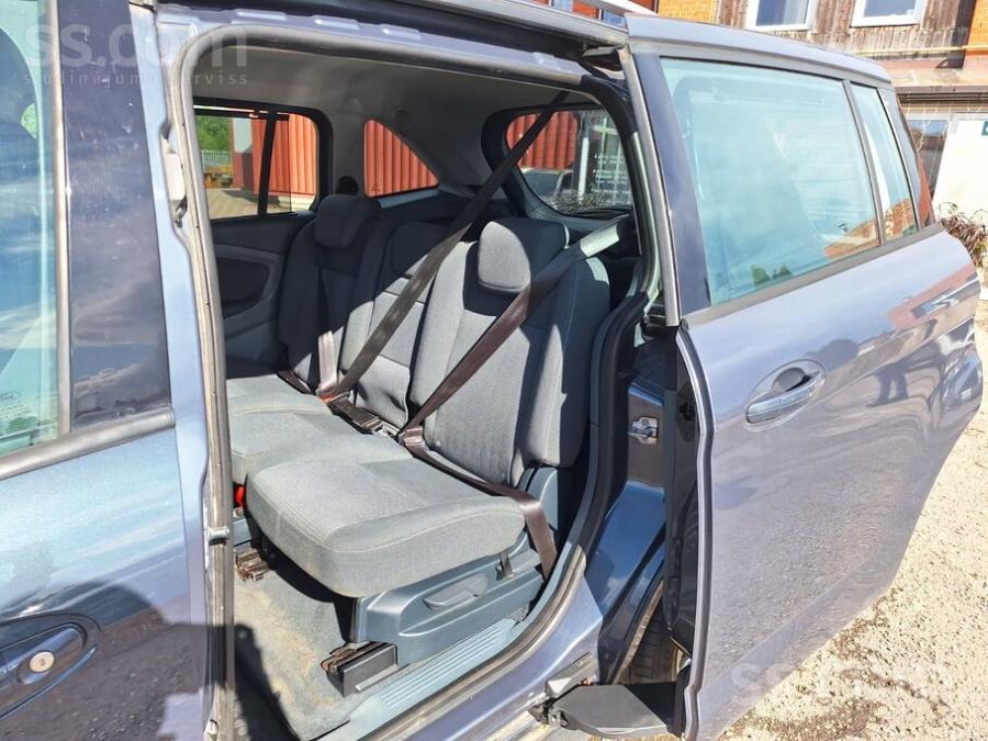 Pelēks Ford C-Max 2011 Jelgava, ar dzinēja tilpumu 1.60 L un nobraukumu 244 tūkst. km par 3800 €, foto 10 vietnē AUTOMOTO.COM.LV