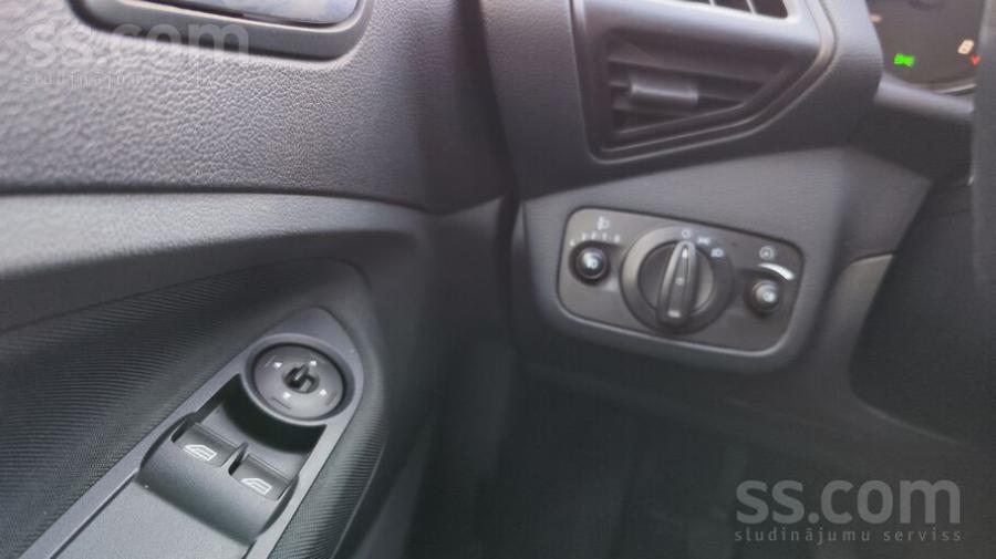 Grey Ford C-Max 2011 in Riga, with an engine capacity of 1.60 L and mileage of 299 thousand km for 2750 €, photo 11 on AUTOMOTO.COM.LV